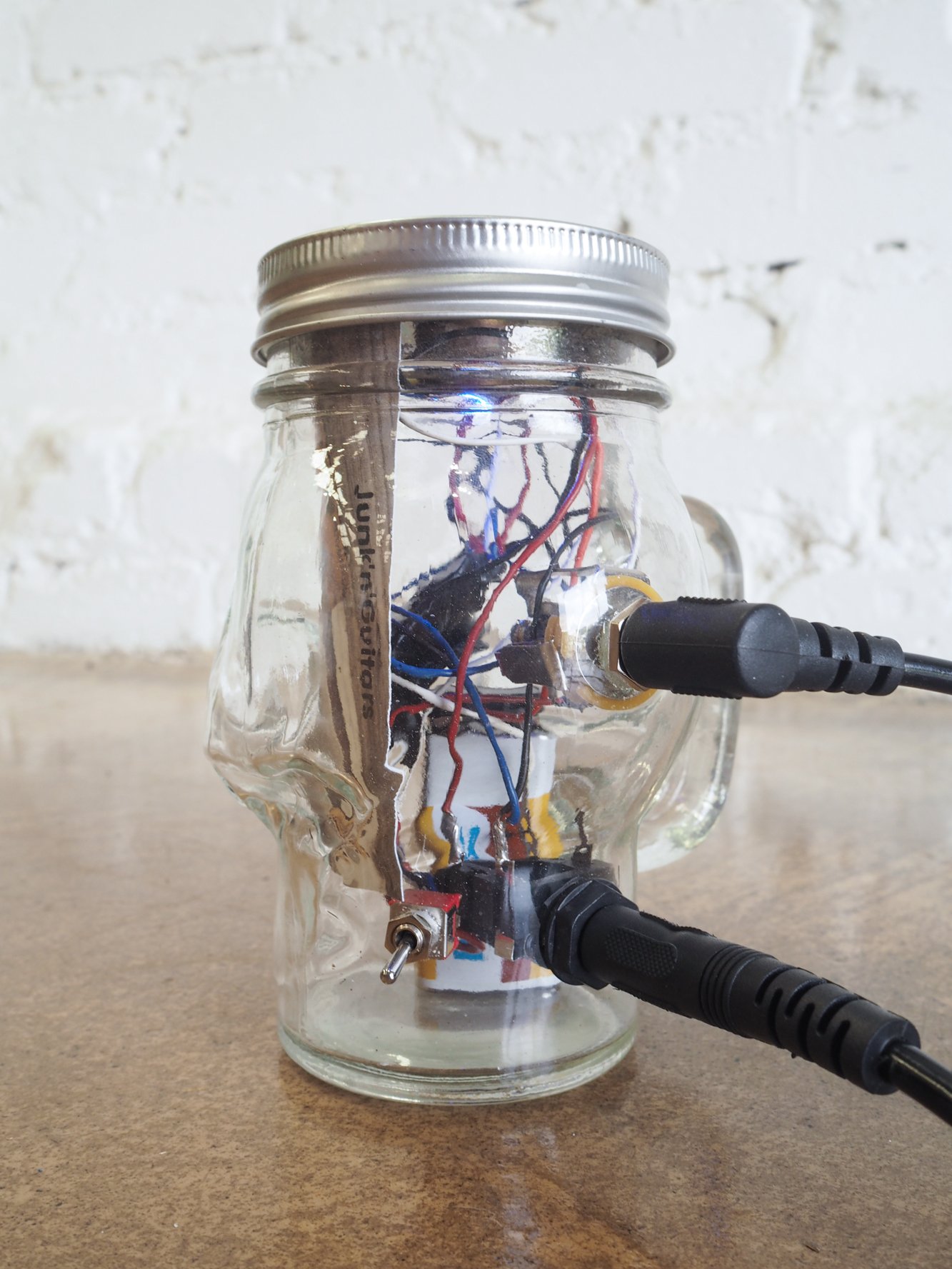 Jar Skull Speaker & Amplifier - large - Rivet - Vintage Shop & Gallery ...